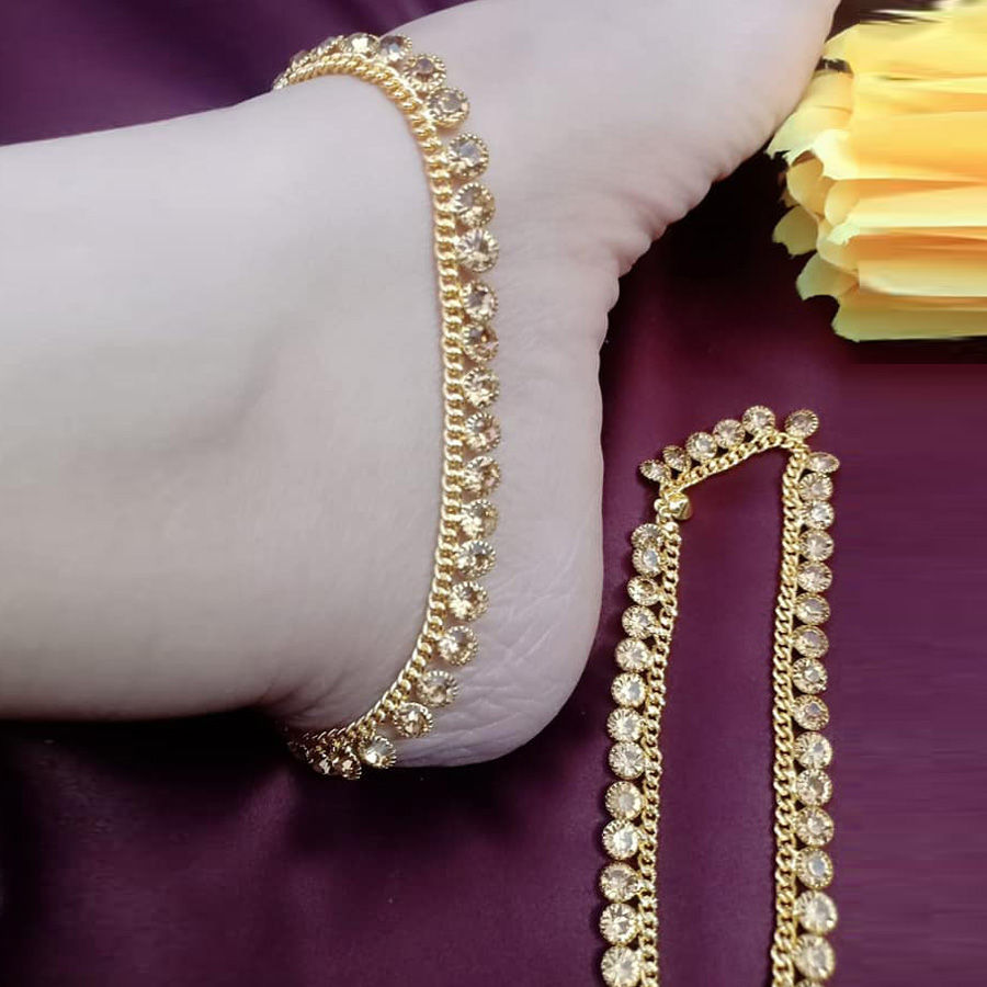 White and Off White color Metal Alloy metal Anklet : 1840959