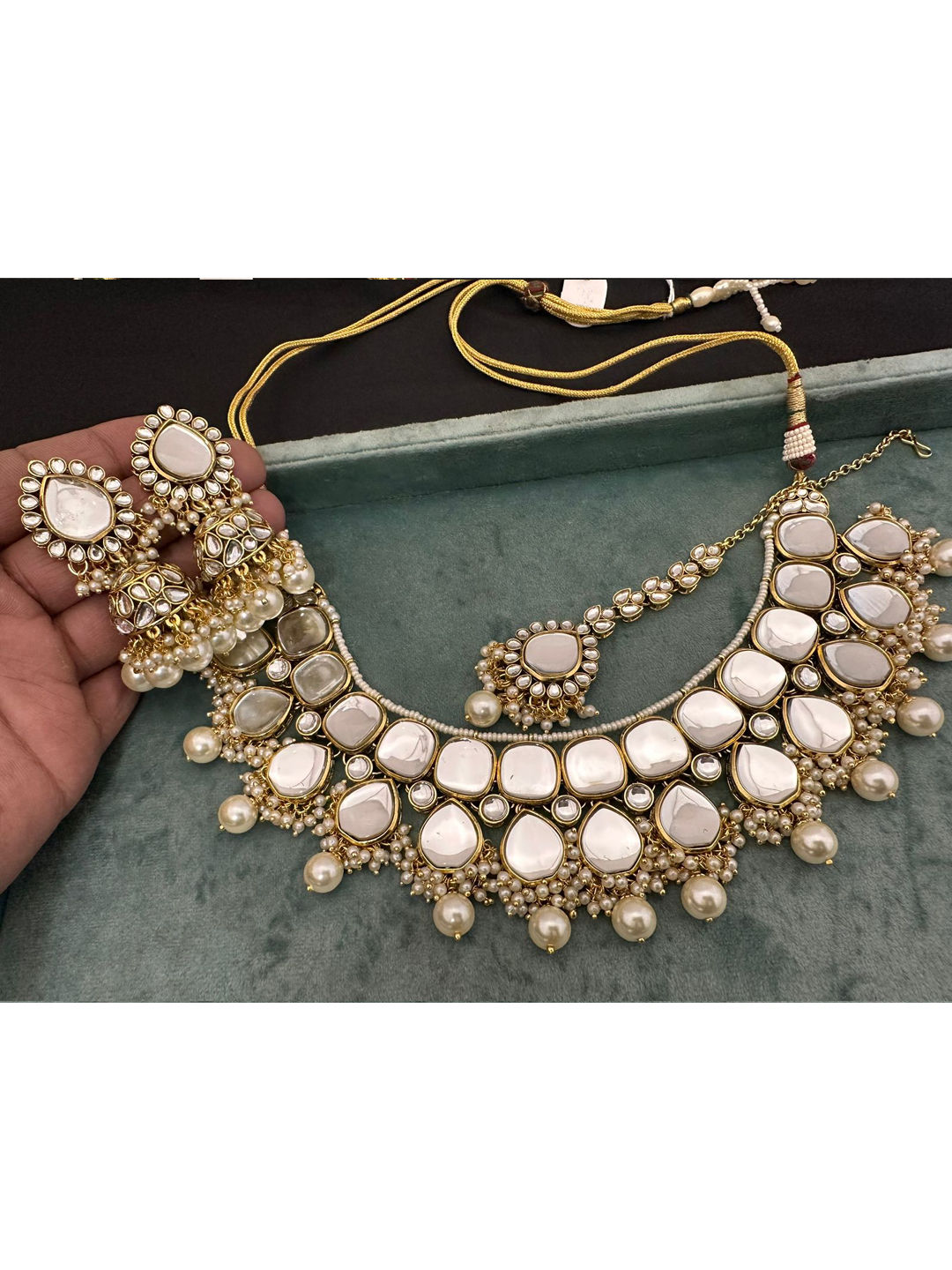 White and Off White color Metal Alloy metal Necklace : 1969686